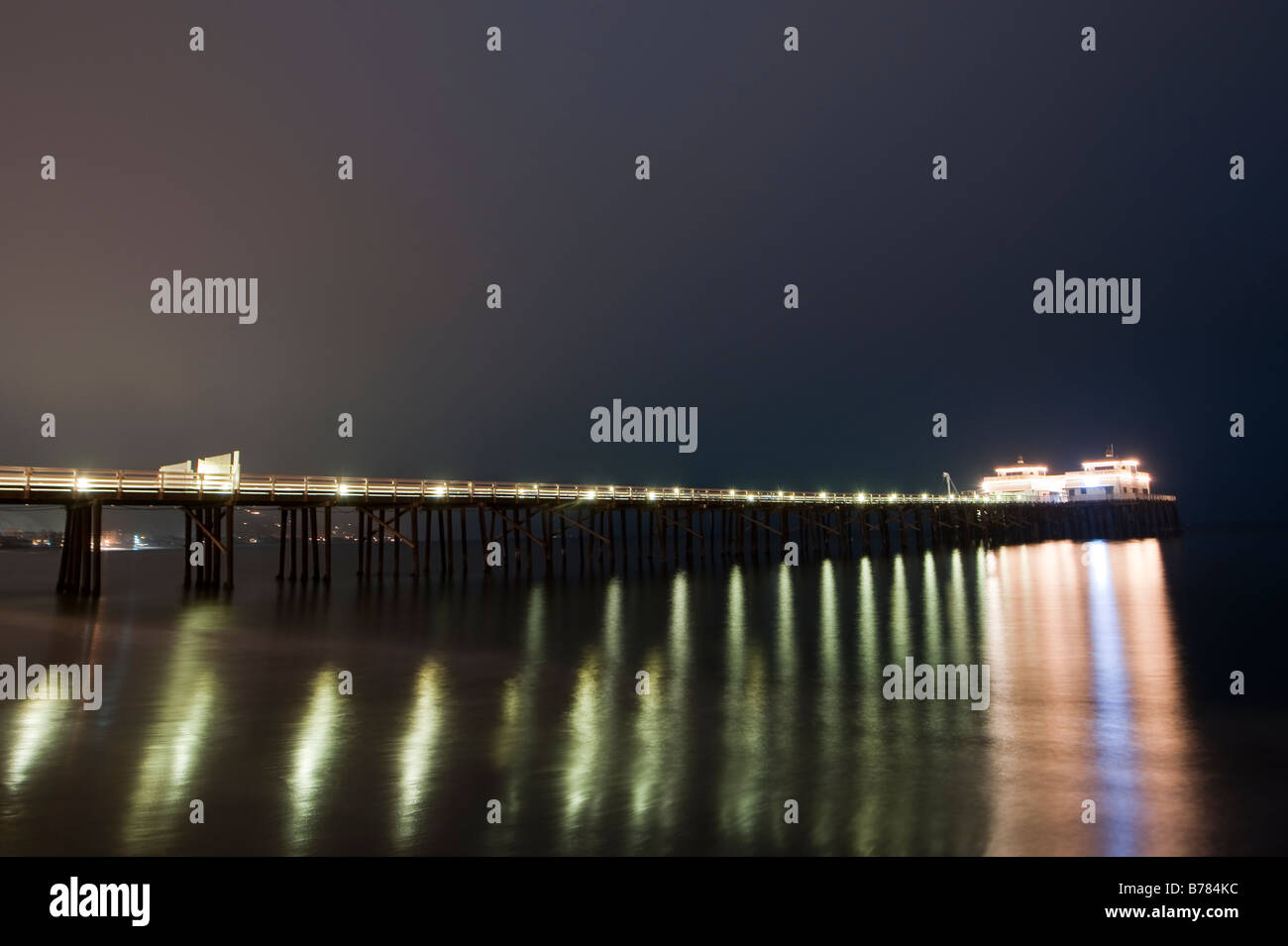 Los angeles malibu pier hi-res stock photography and images - Alamy