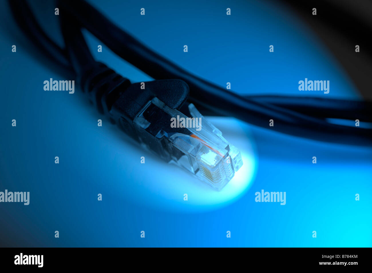 Computer network cable hi-res stock photography and images - Alamy