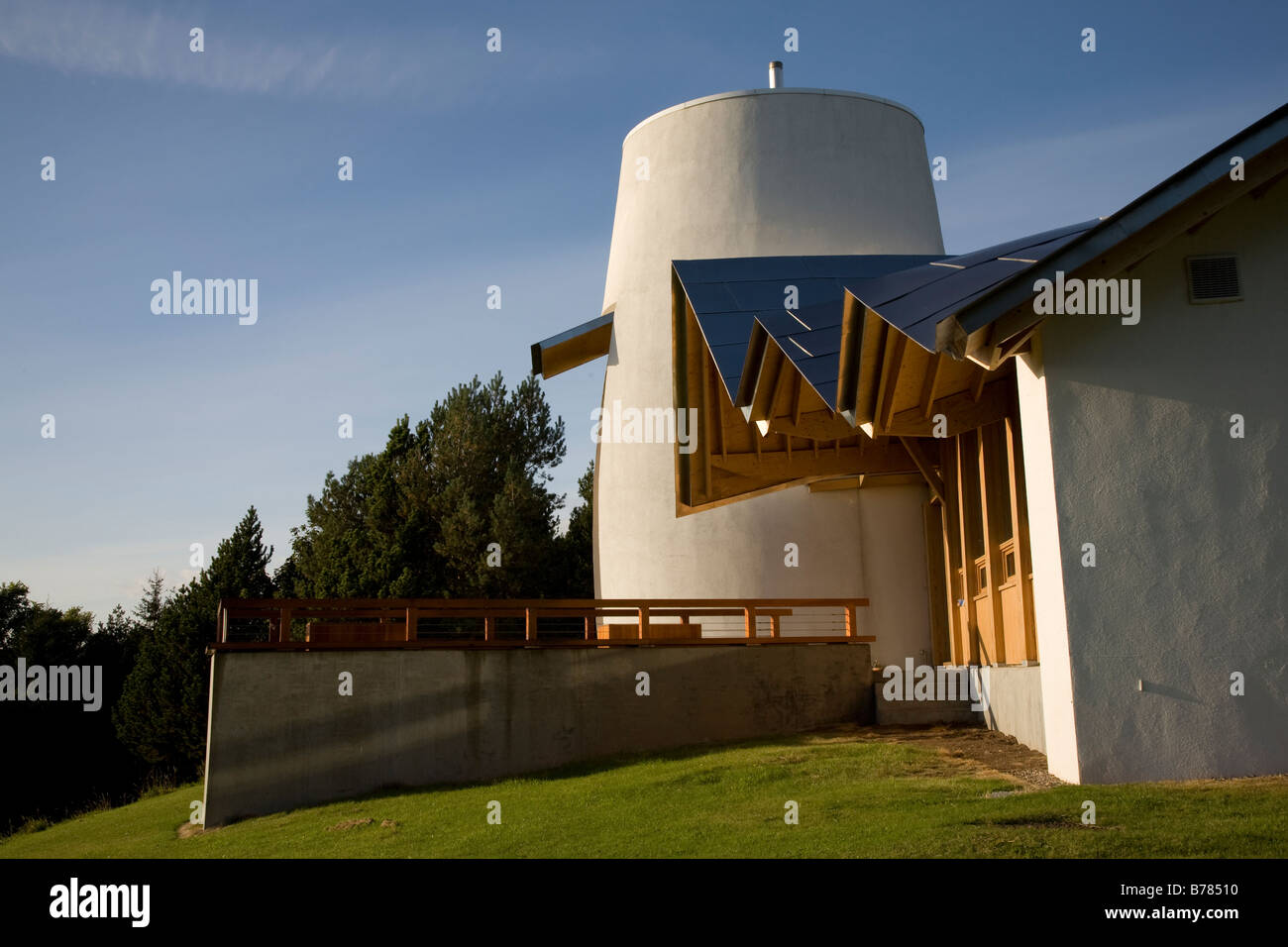 Ninewells hospital building hi-res stock photography and images - Alamy