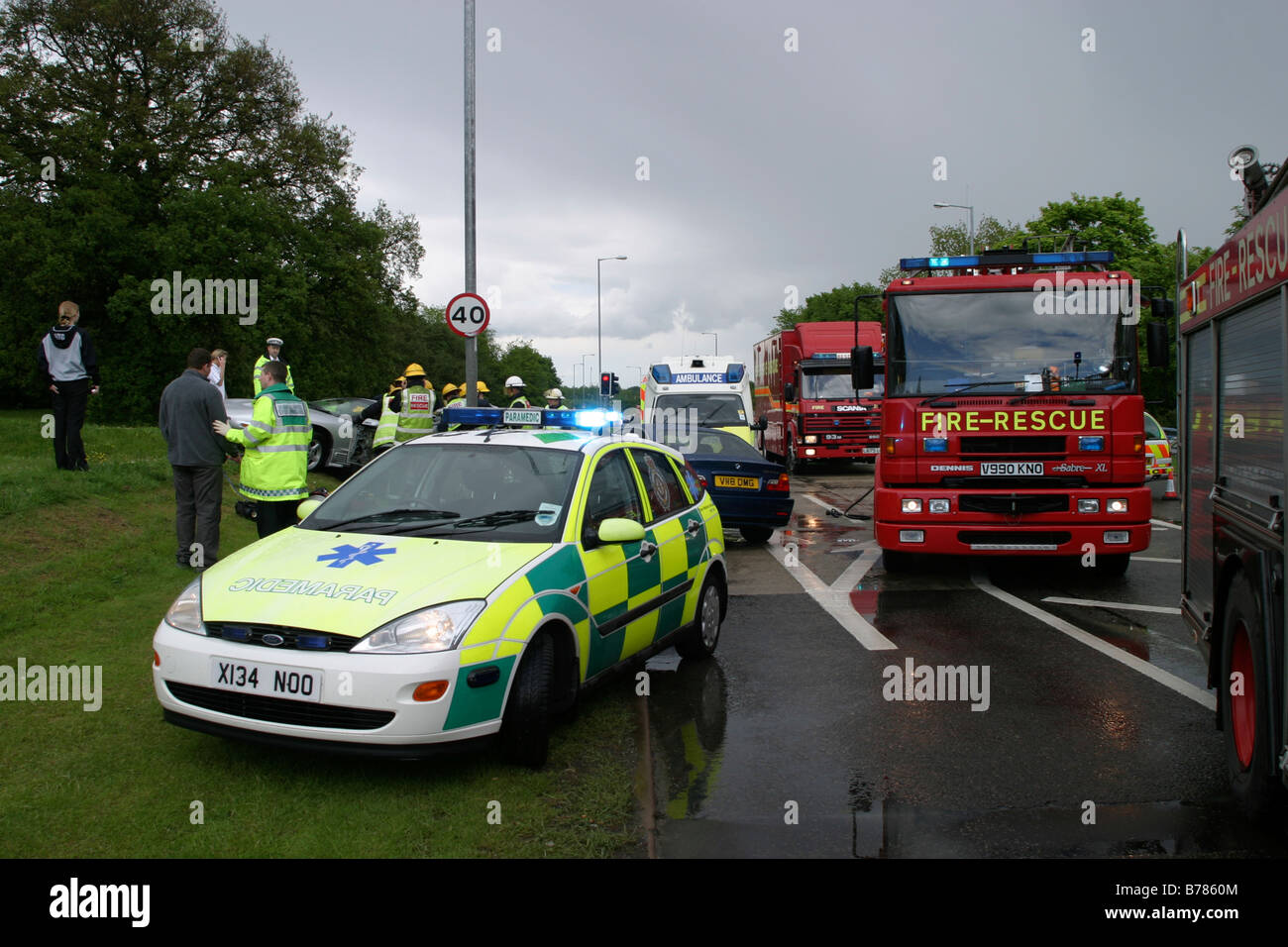 Uk accident paramedic police hi-res stock photography and images - Alamy