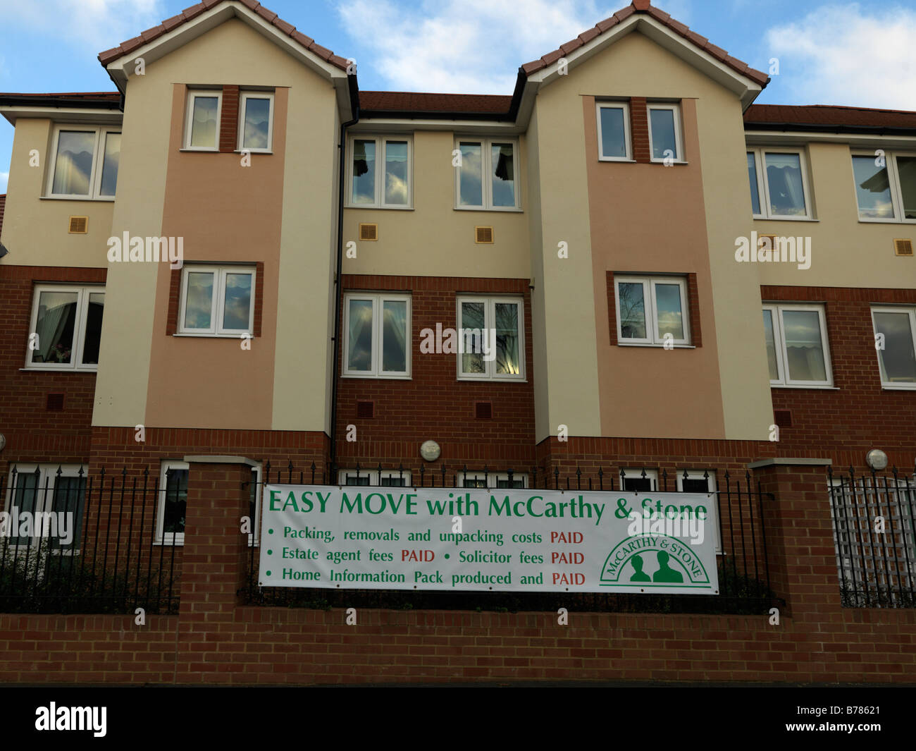 Hoarding Advertising Retirement Flats Stock Photo - Alamy