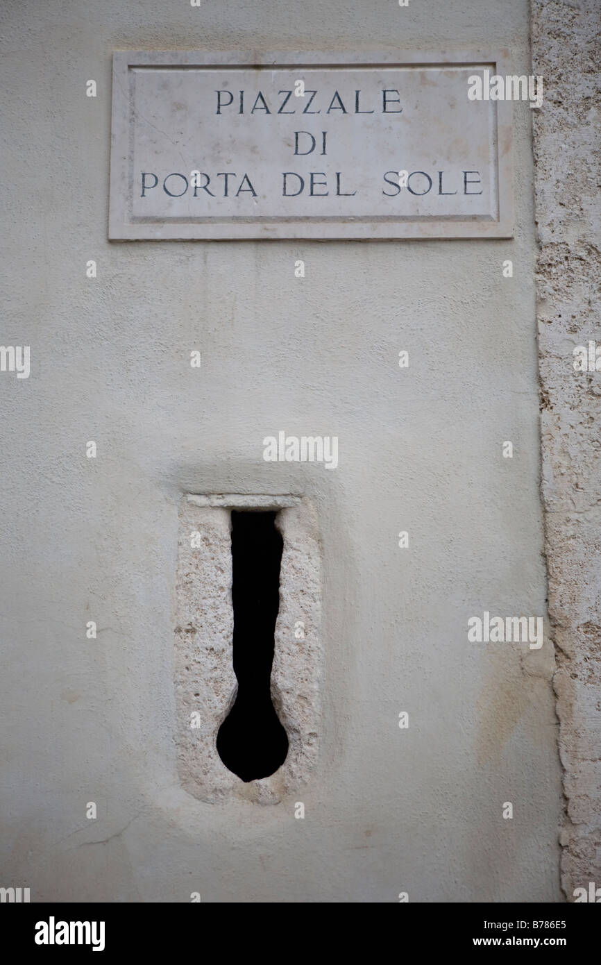 keyhole with sign in Italian in palestrina Italy Stock Photo - Alamy