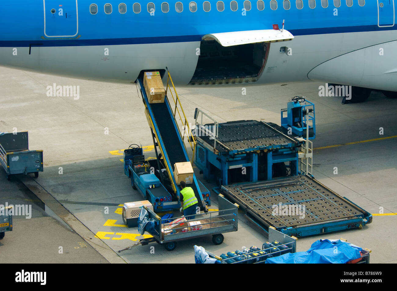 Luggage Plane Load High Resolution Stock Photography and Images - Alamy