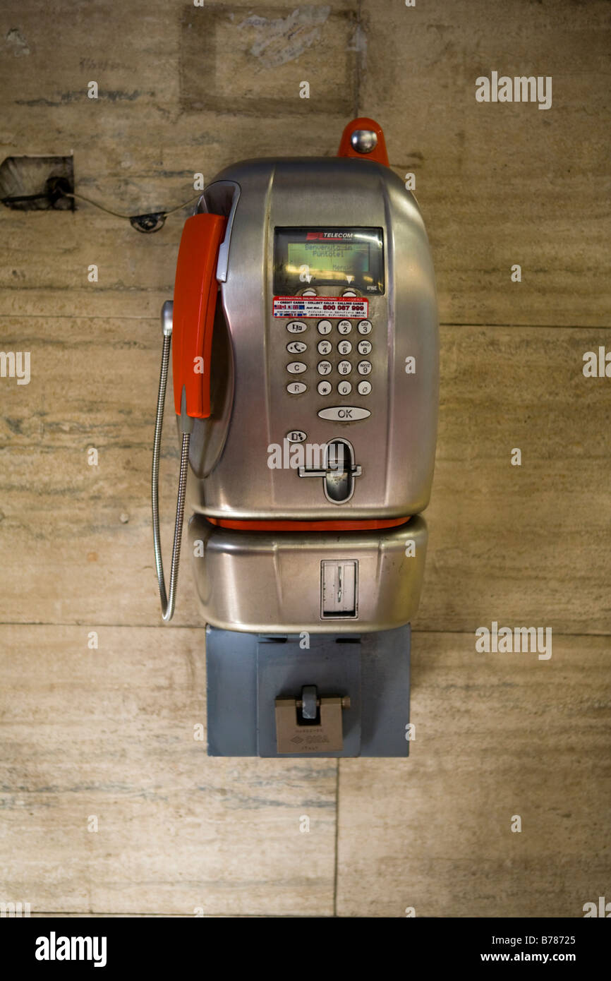 Pay phone hi-res stock photography and images - Alamy