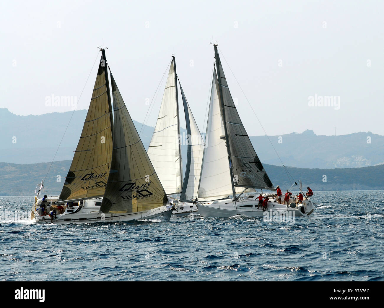 Horizontal and vertical sails hi-res stock photography and images - Alamy