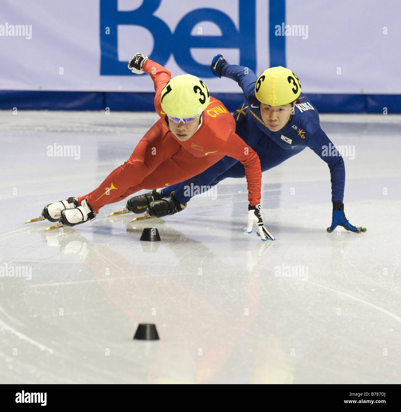 Womens short track speed skating hi-res stock photography and images ...
