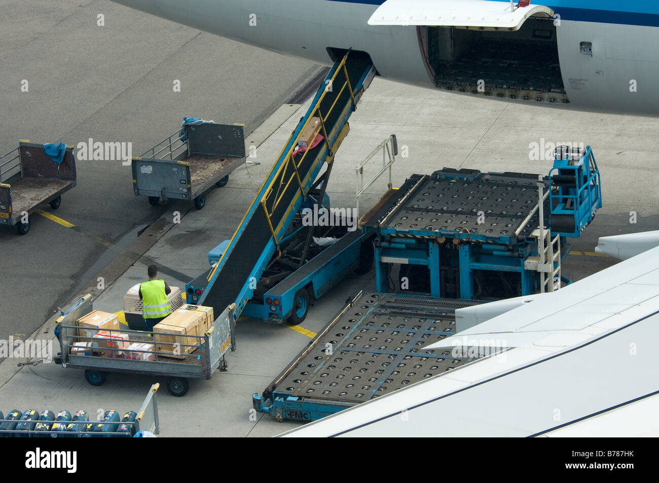 Very big plane hi-res stock photography and images - Alamy