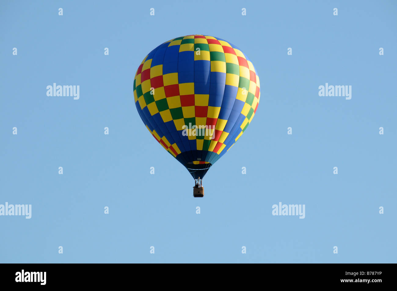 Hot air balloons afloat hi-res stock photography and images - Alamy