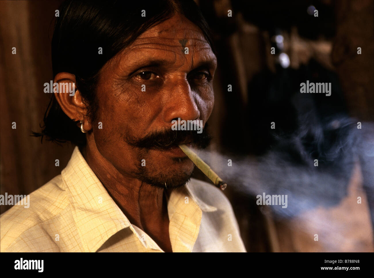 Beedi india hi-res stock photography and images - Alamy