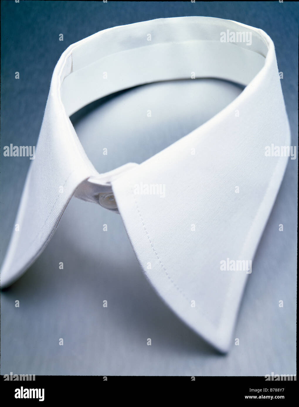 White neckband hi-res stock photography and images - Alamy
