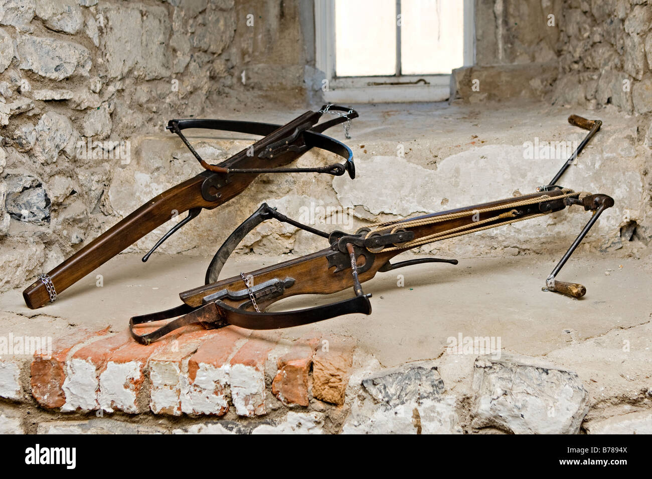 Crossbow hi-res stock photography and images - Alamy