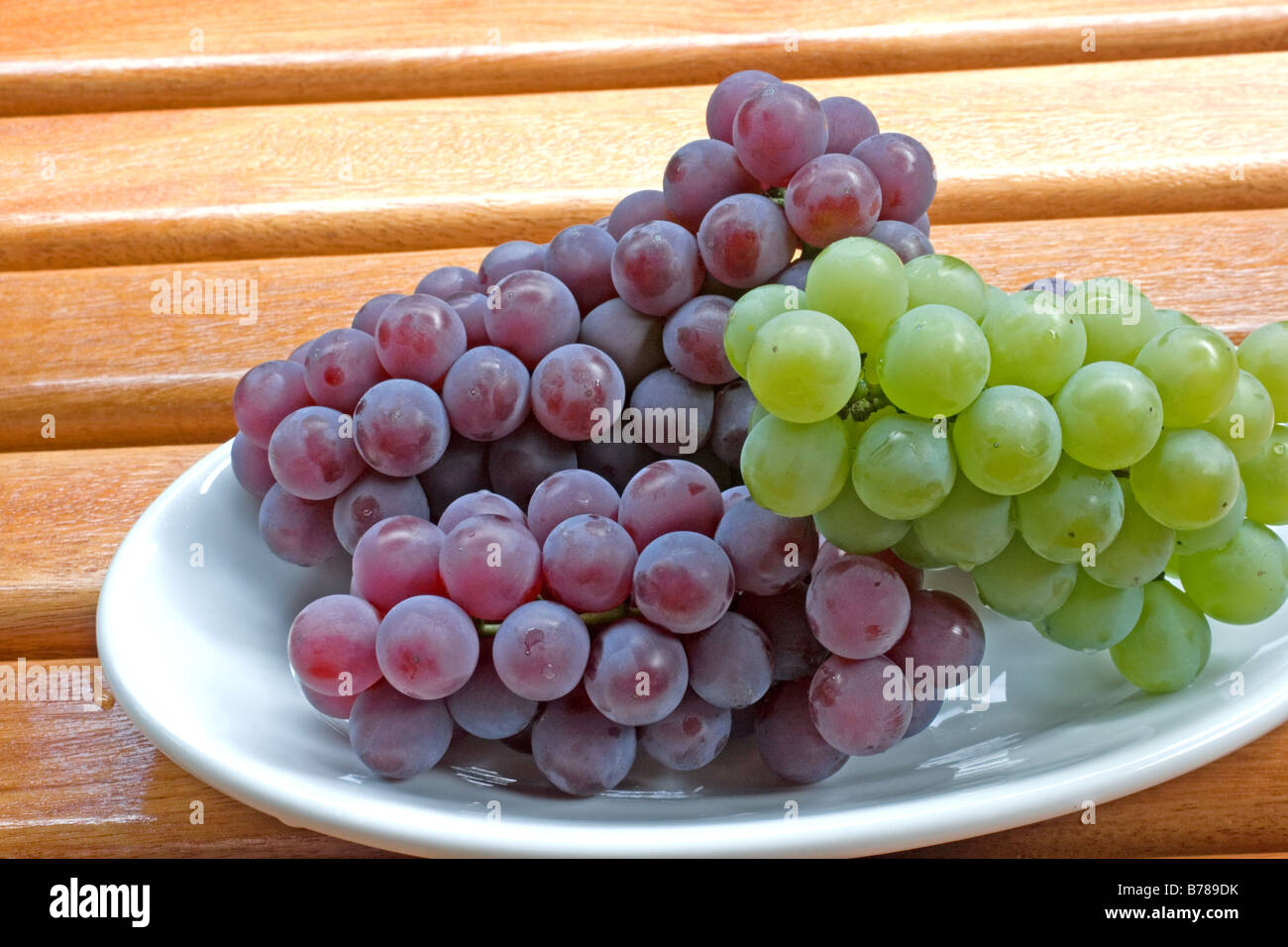 White and red grapes Stock Photo - Alamy