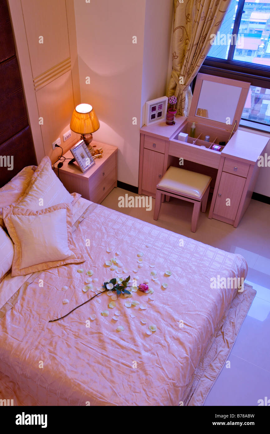 Bedroom high angle view Stock Photo - Alamy