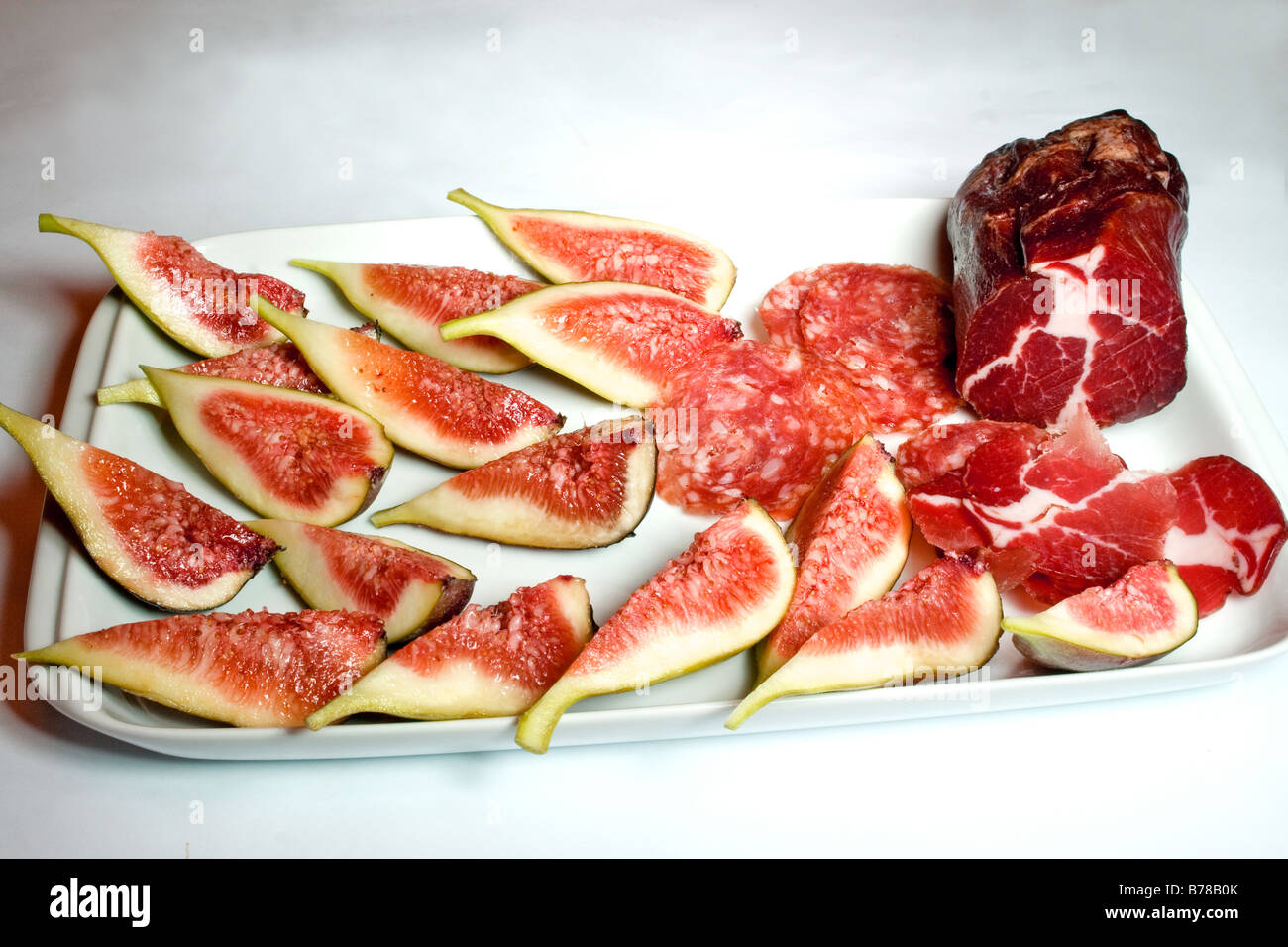 Platter of figs Stock Photo - Alamy