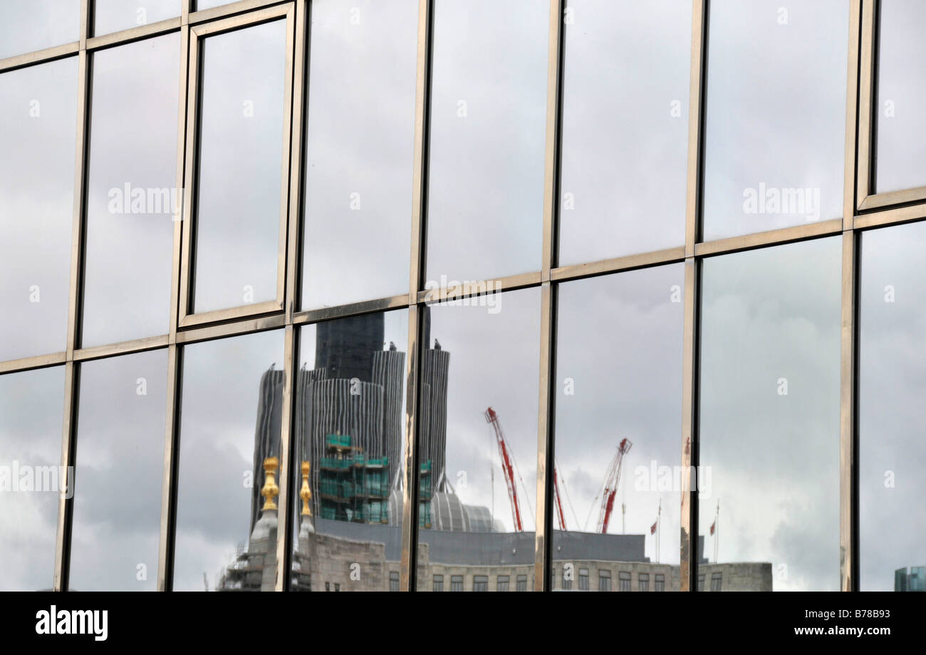 No. 1 London Bridge Office Building South Bank London Stock Photo - Alamy