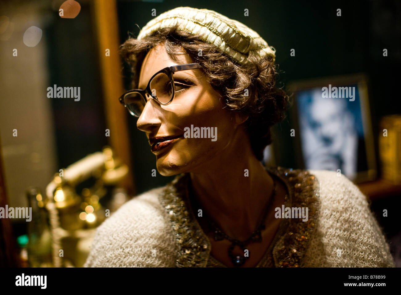 Ticket booth at movie theater hi-res stock photography and images - Alamy