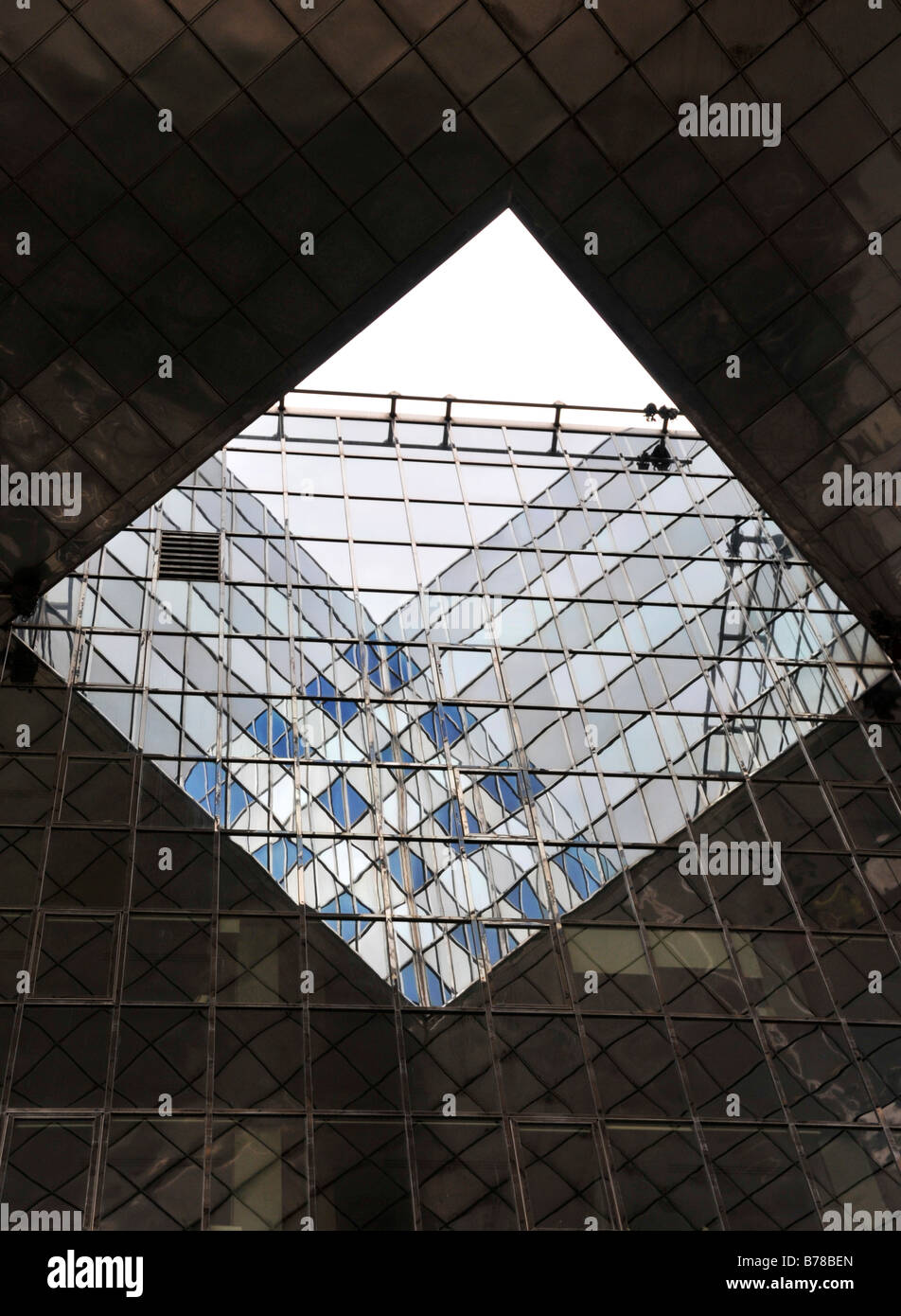 No. 1 London Bridge Office Building South Bank London Stock Photo - Alamy