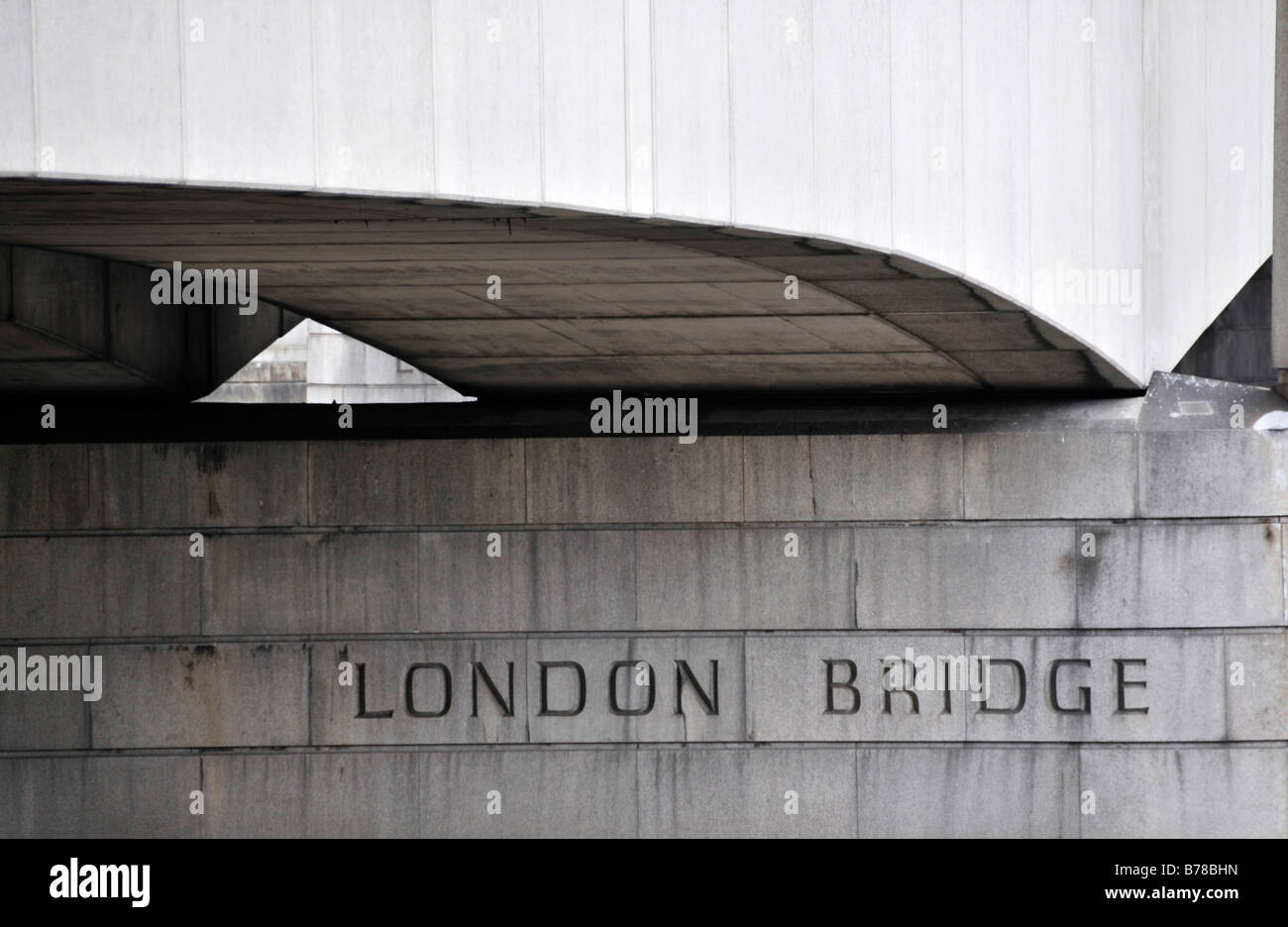 London Bridge writing on pillar stone Stock Photo - Alamy