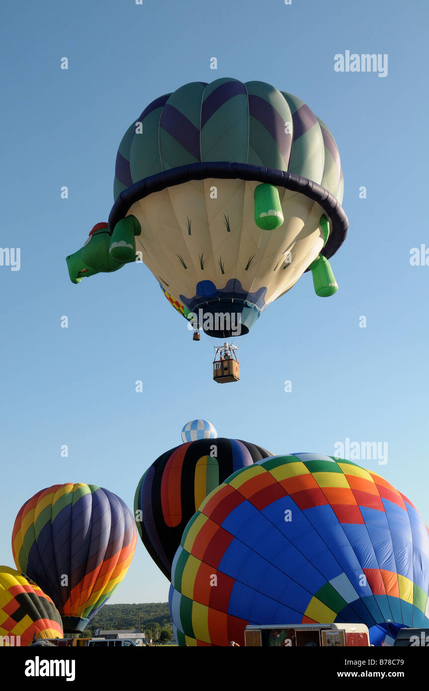 Hot air balloons afloat hi-res stock photography and images - Alamy