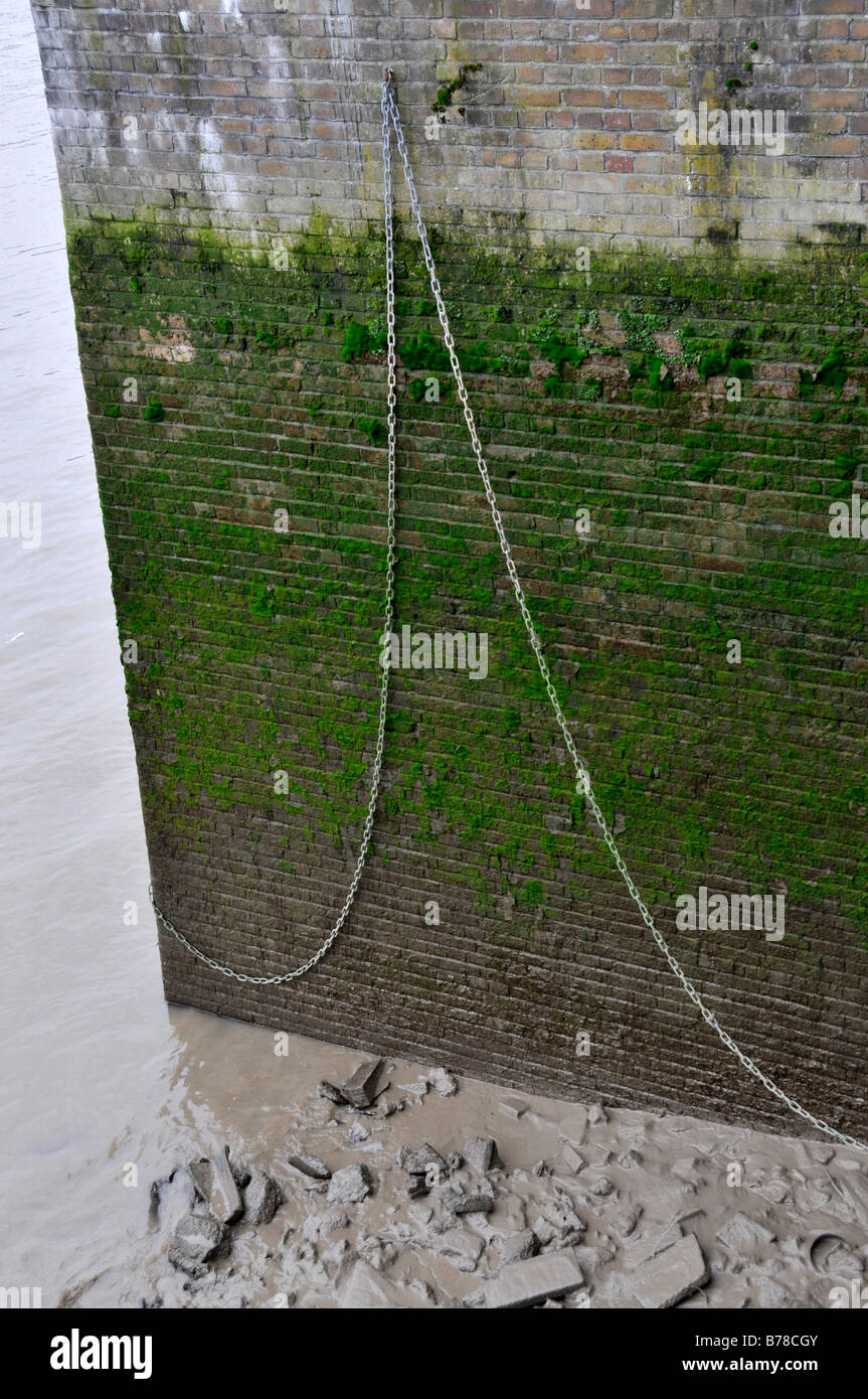 Riverside wall hi-res stock photography and images - Alamy