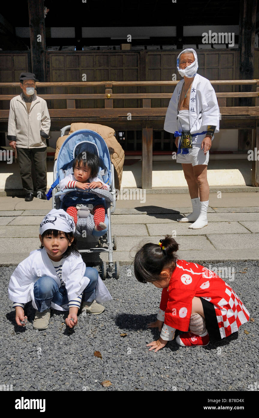 Children in traditional costume at the procession, Matsuri Shrine ...