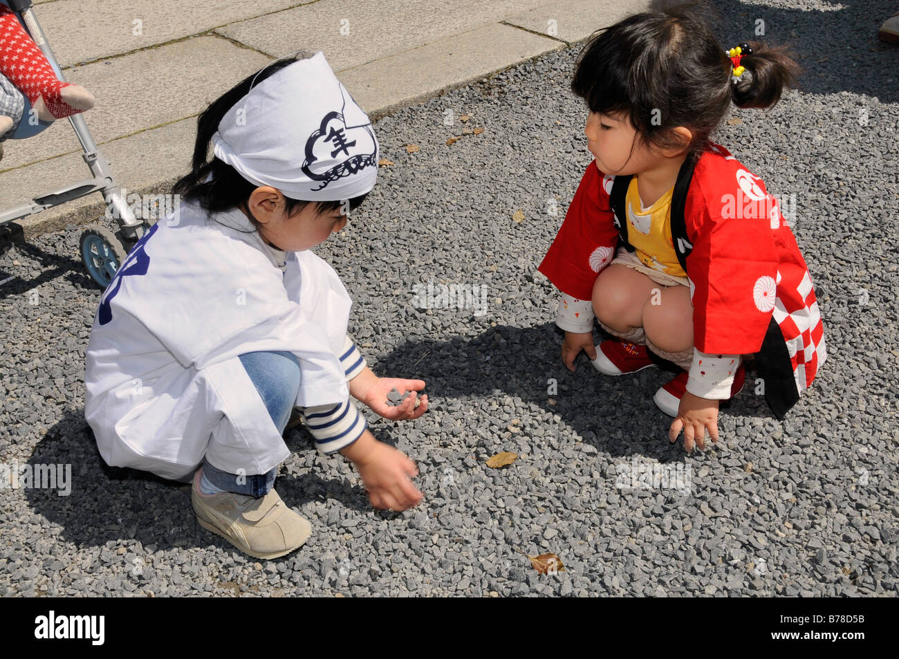 Children in traditional costume at the procession, Matsuri Shrine ...