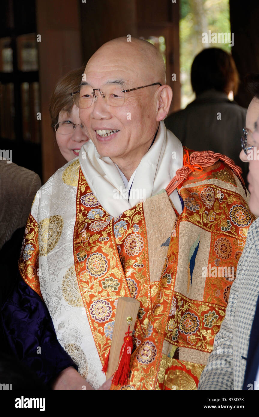 Buddhist priest hi-res stock photography and images - Alamy