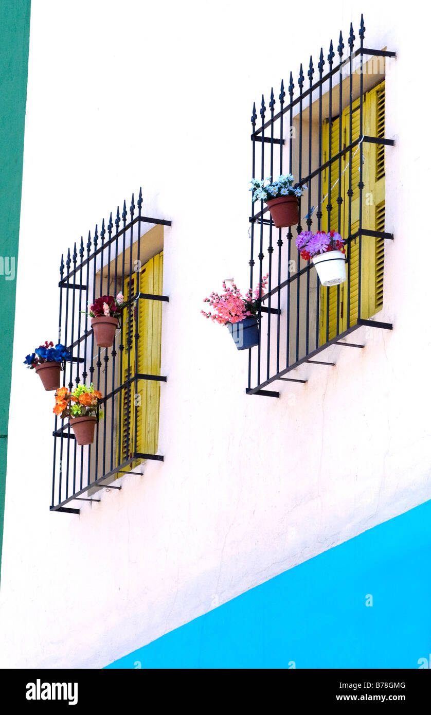 Flower pot gate gateway hi-res stock photography and images - Alamy