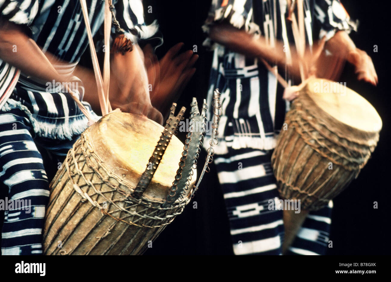 African drummer hi-res stock photography and images - Alamy