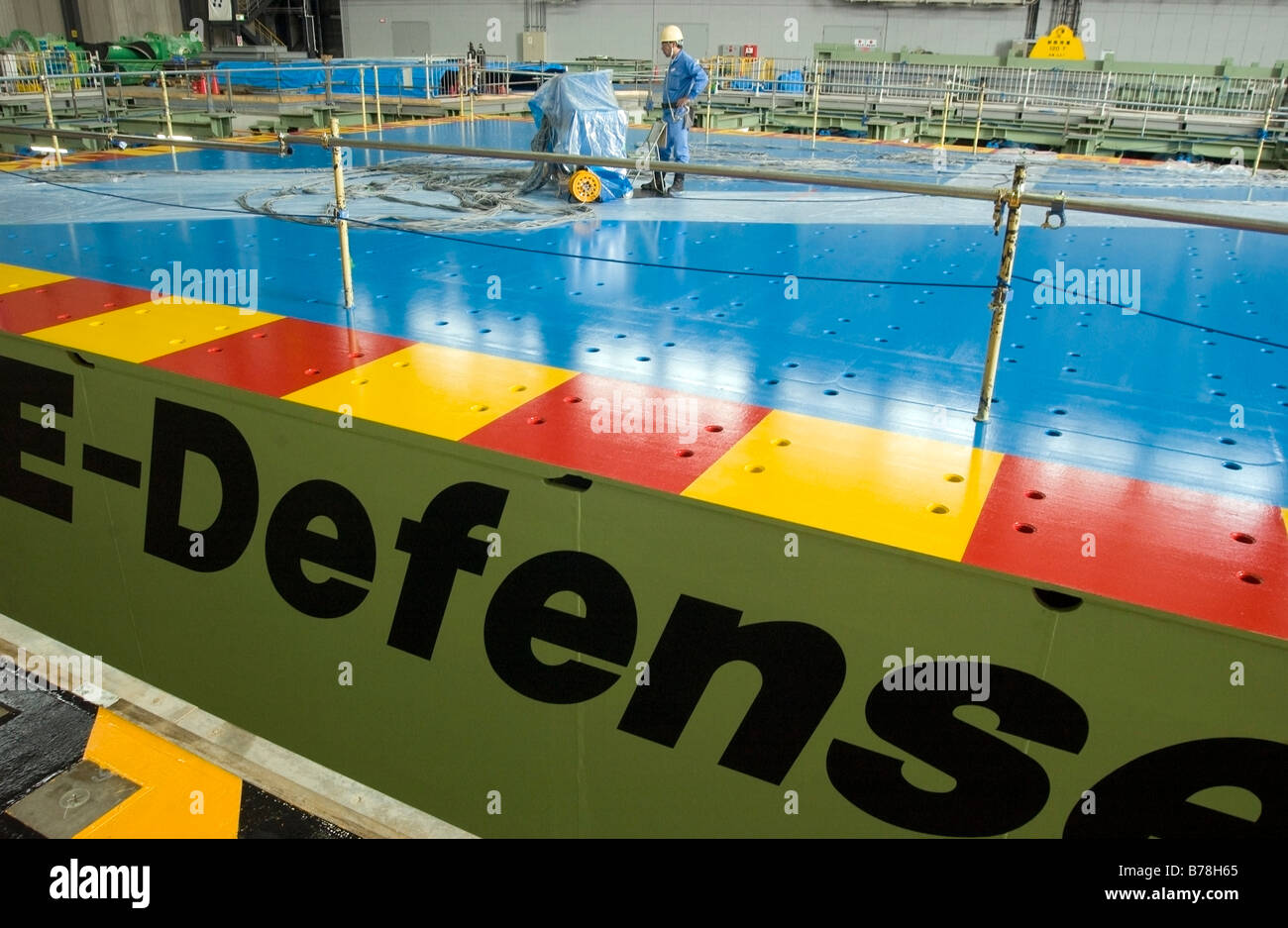 Japan's E-Defense earthquake simulator at the Hyogo Earthquake ...