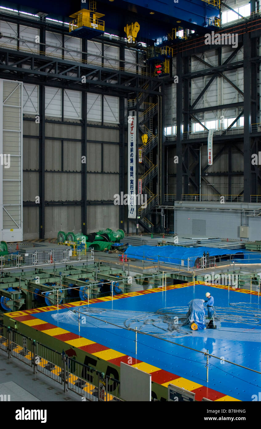 Japan's E-Defense earthquake simulator at the Hyogo Earthquake ...