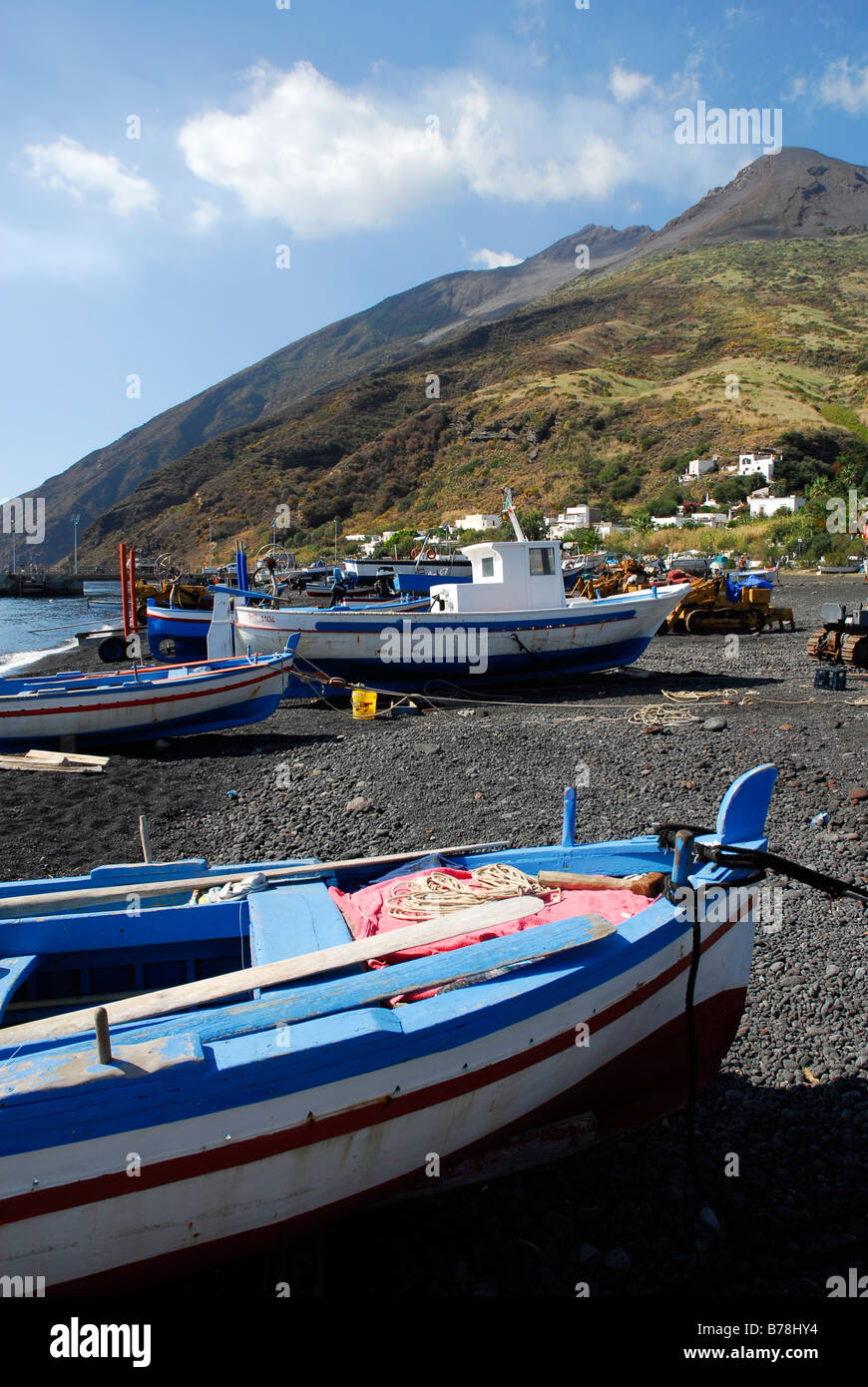 Stromboli shoreline italy hi-res stock photography and images - Alamy