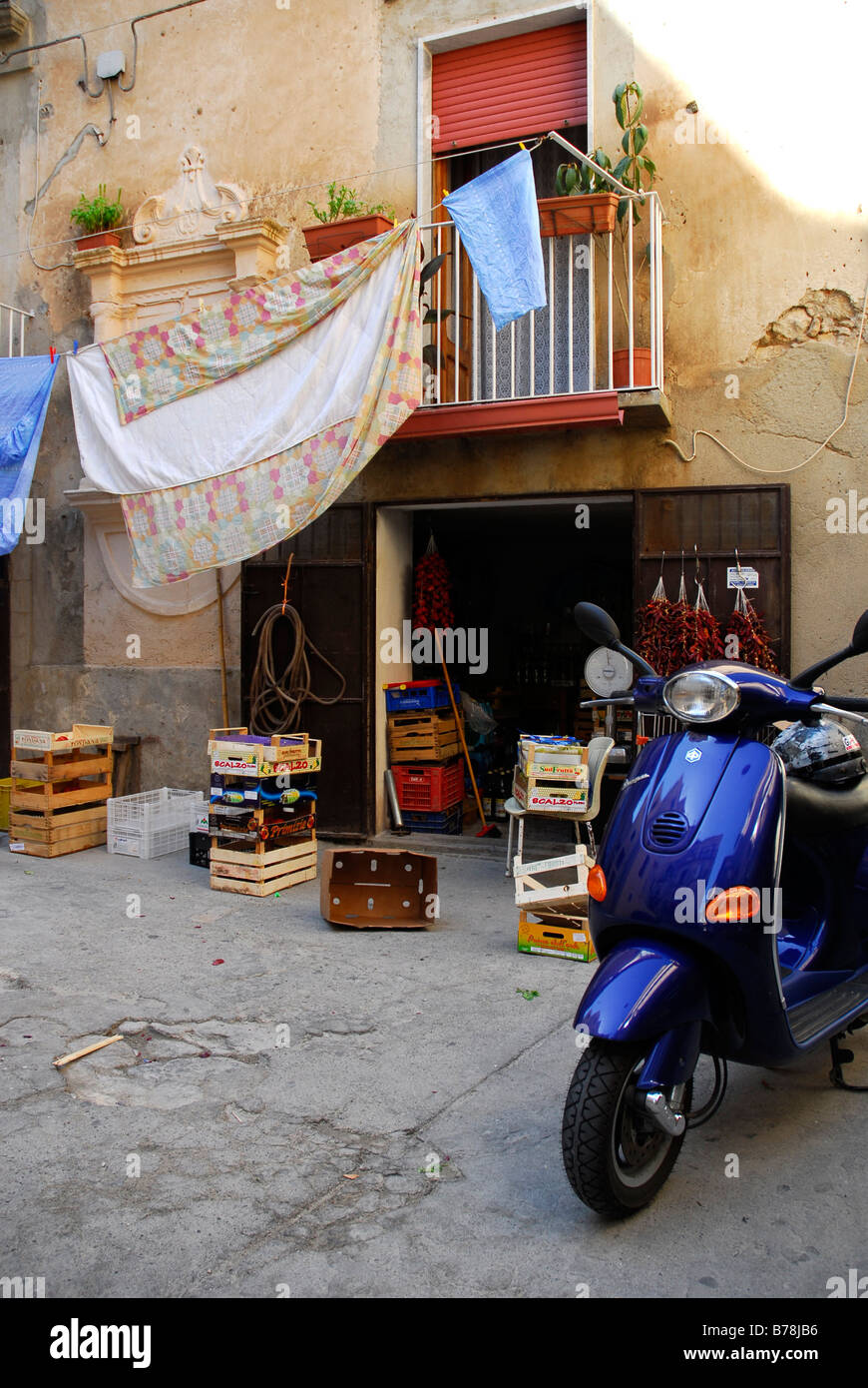 Italienische mopeds hi-res stock photography and images - Alamy