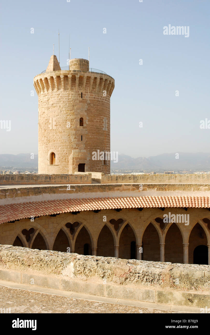 Round castle hi-res stock photography and images - Alamy