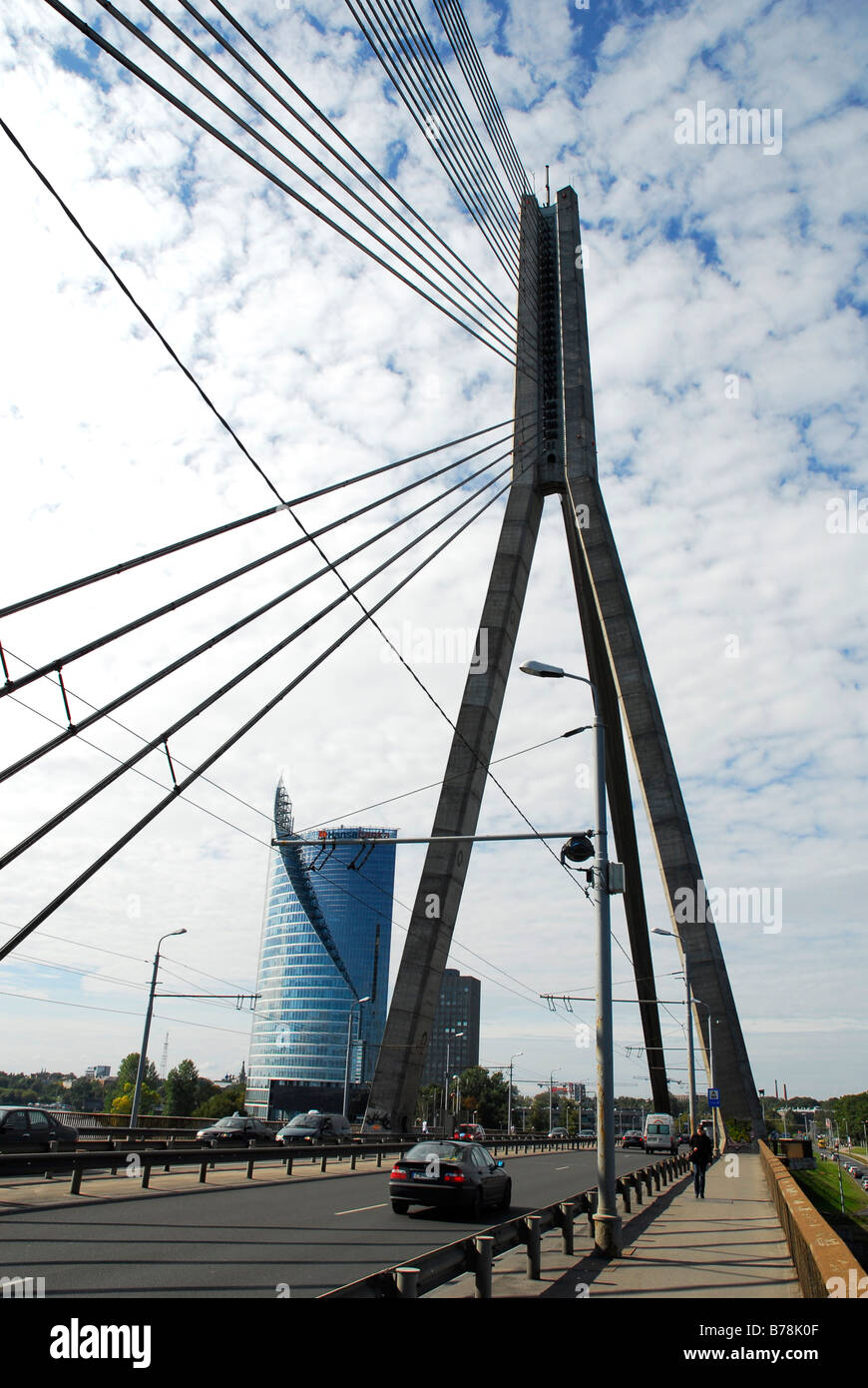 Vansu tilts Bridge, behind it the modern facade of the Hansa Banka Bank ...