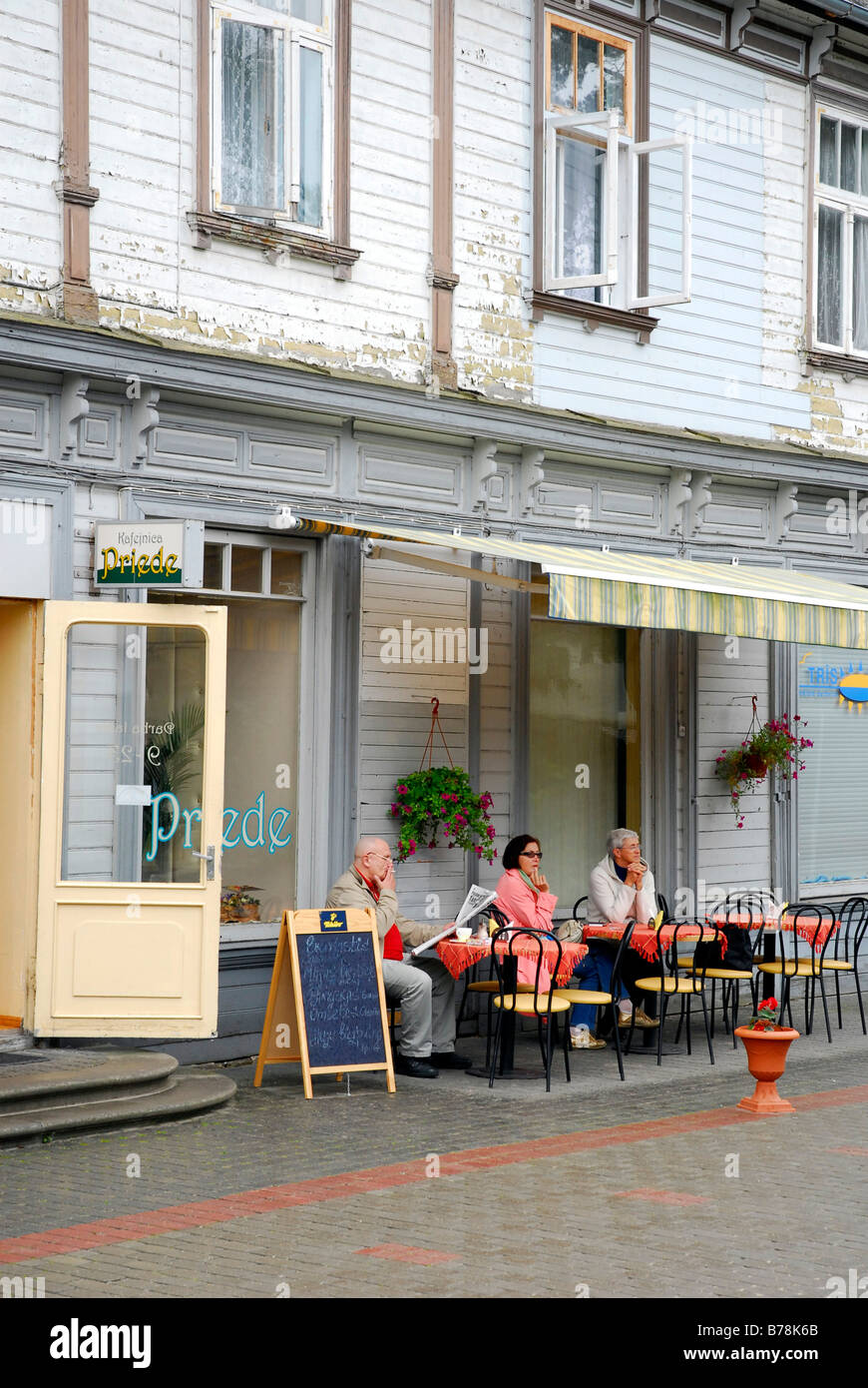 Pedestrian street cafes sea hi-res stock photography and images - Alamy