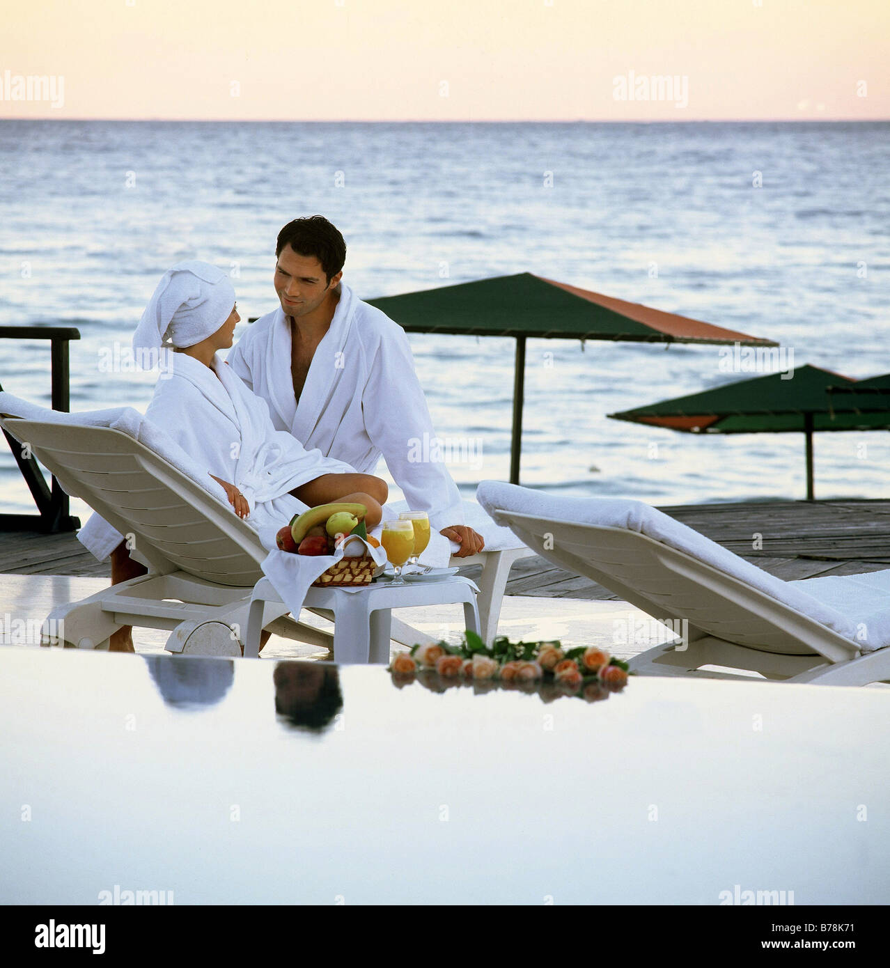 Couple relaxing at resort Stock Photo - Alamy