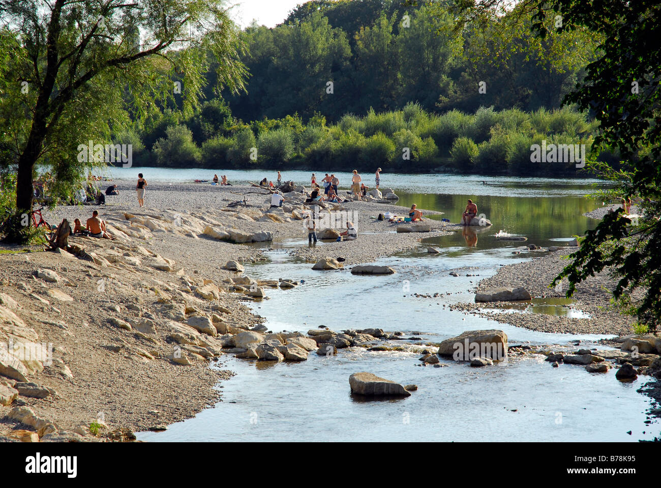 Daytrippers enjoying leisure activities on the Isar floodplains in ...