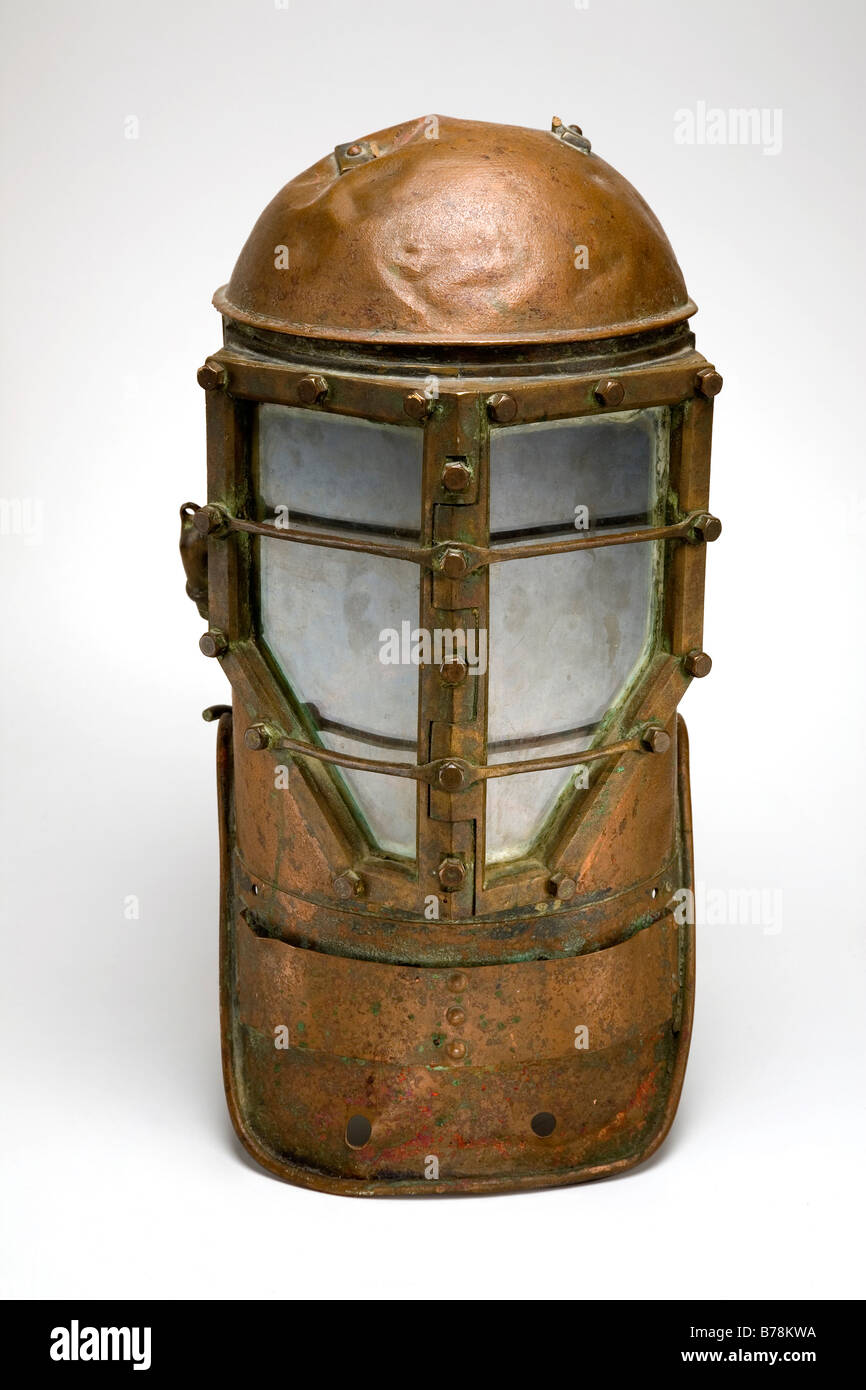 Diving helmet hi-res stock photography and images - Alamy