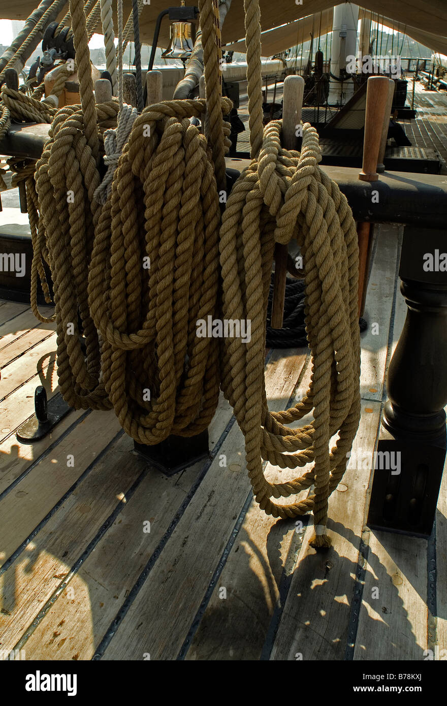 Docking ships hi-res stock photography and images - Alamy