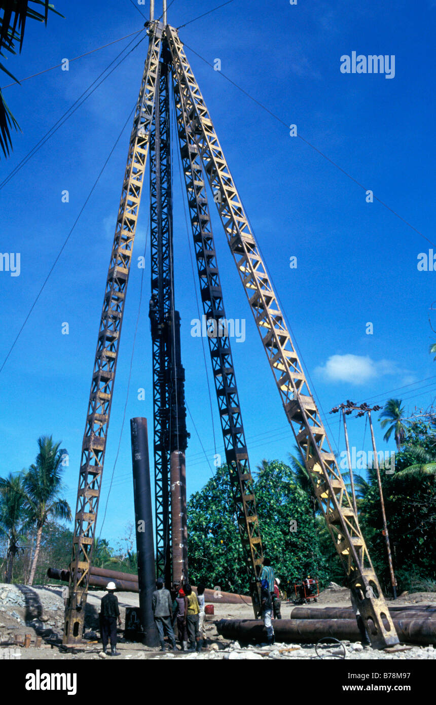 TIMOR-LESTE. OIL DRILLING near the eastern coast. Photo Julio Etchart ...