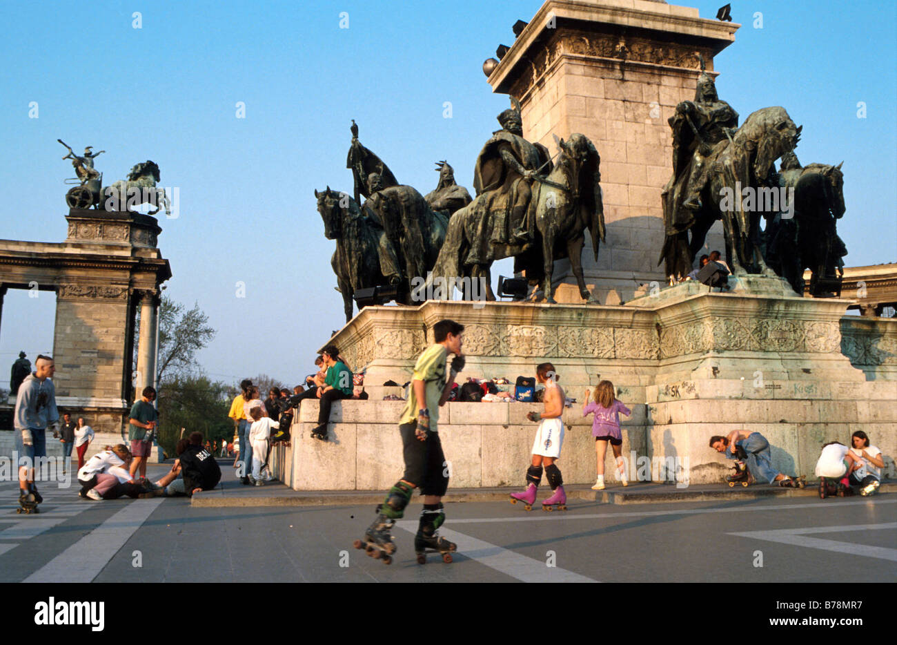 Youth statues hi-res stock photography and images - Alamy