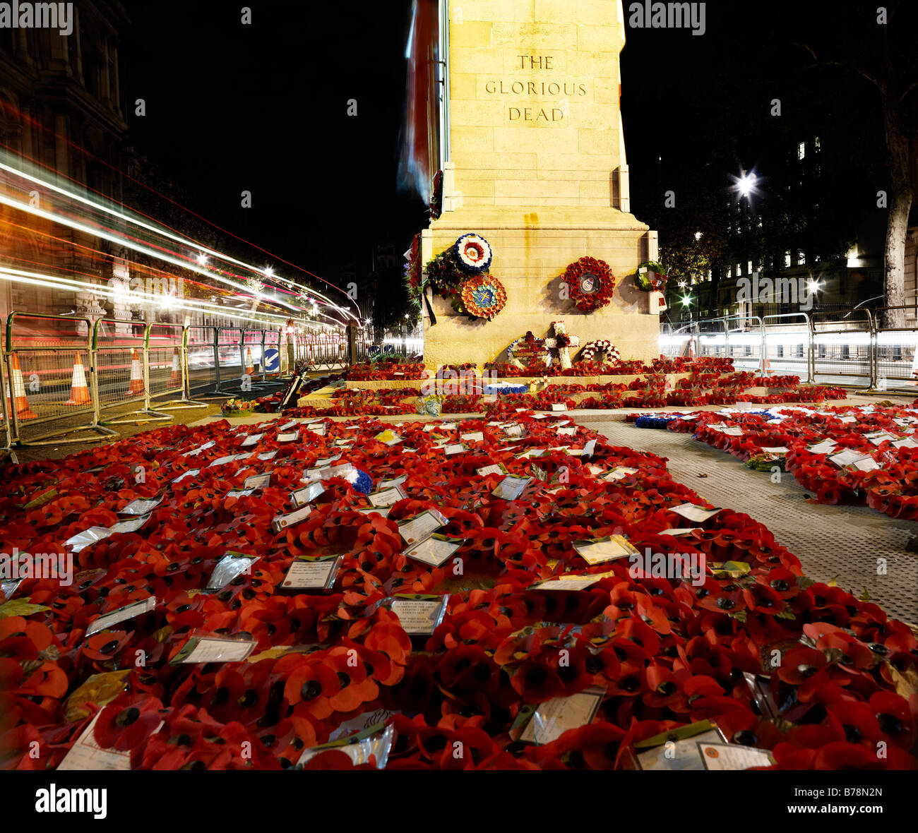 Wreaths poppy poppies cenotaph hi-res stock photography and images - Alamy