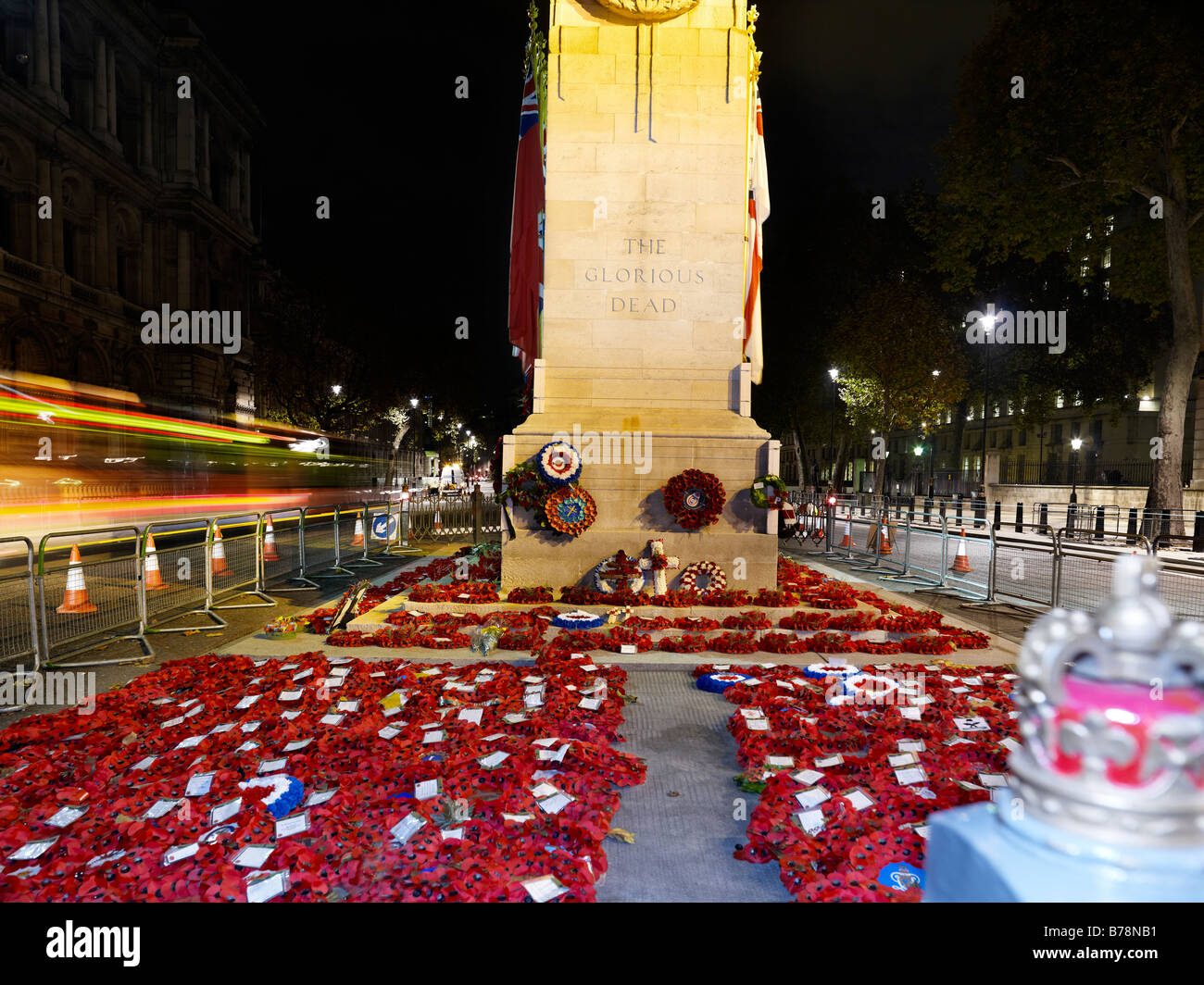 Poppy wreath cenotaph hi-res stock photography and images - Alamy