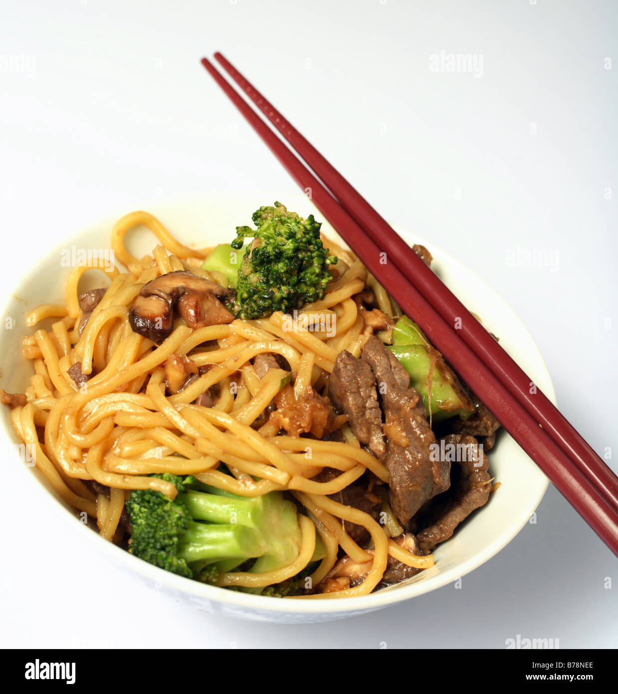 Beef chow mein bowl hi-res stock photography and images - Alamy