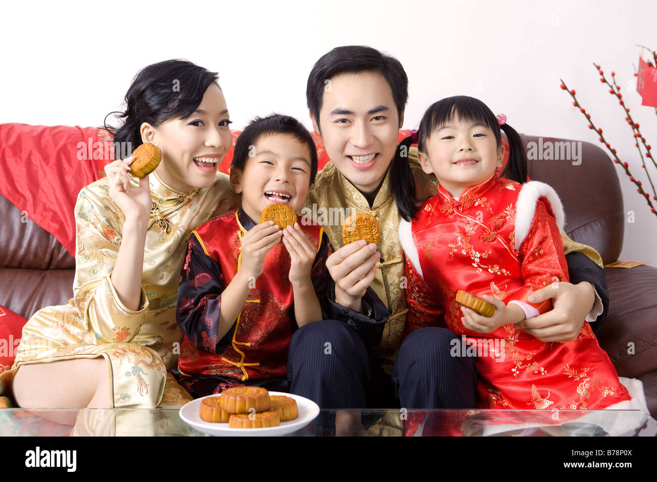 Children traditional clothing hi-res stock photography and images - Alamy