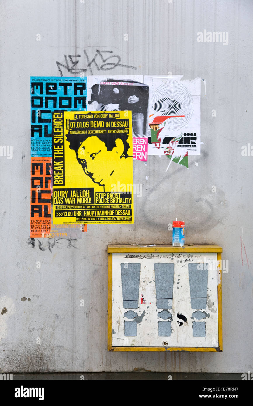 Broken vending machine hi-res stock photography and images - Alamy