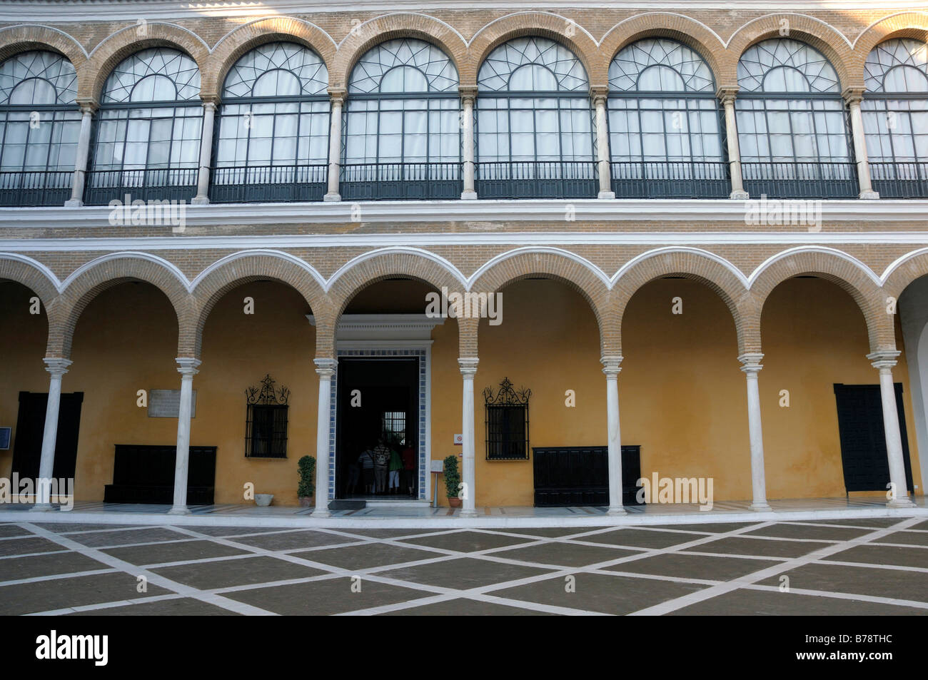 Patio del Leon, inner courtyard, Alcazar, medieval royal palace ...
