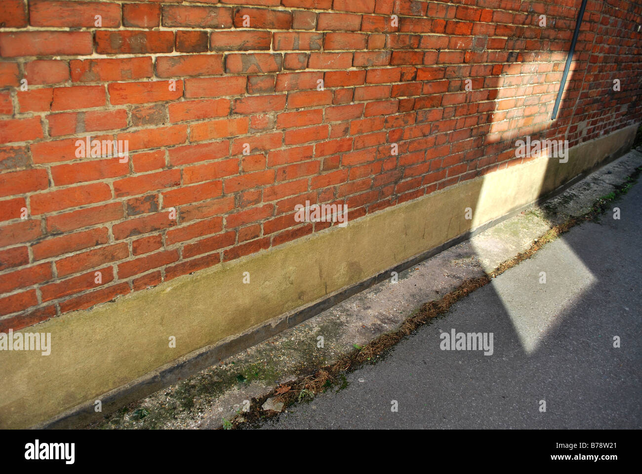 Trapped in an alley way hi-res stock photography and images - Alamy