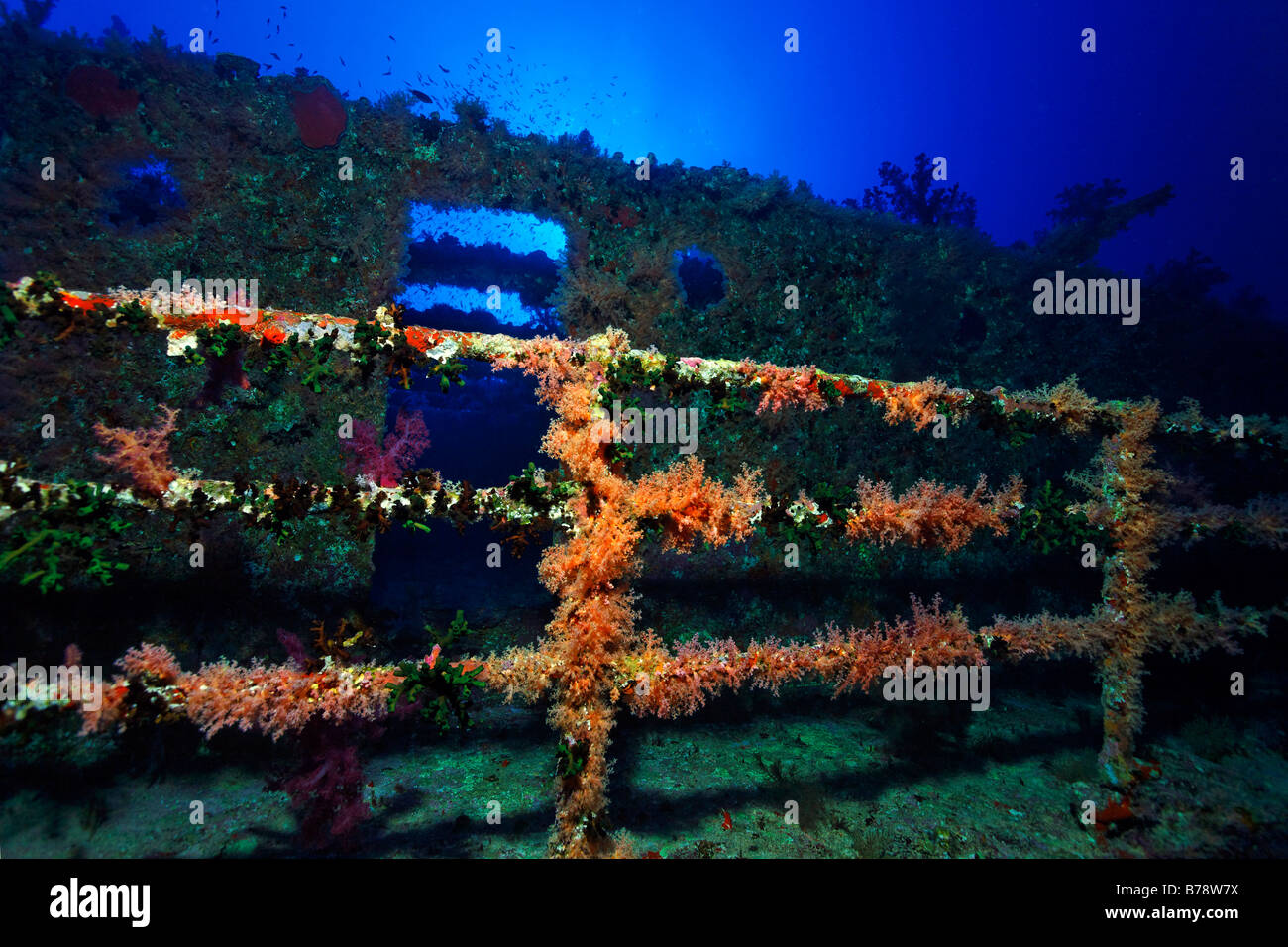 Red superstructure hi-res stock photography and images - Alamy